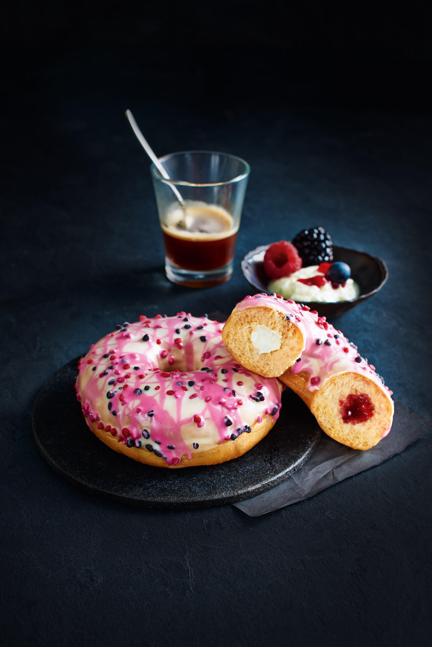 Hindbær Cheesecake Donut 🍩 - BÄKO DANMARK